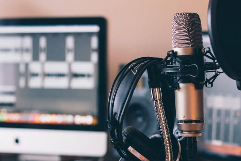 Tune In, Tune Up: The Importance Of Proper Internet Radio Licensing