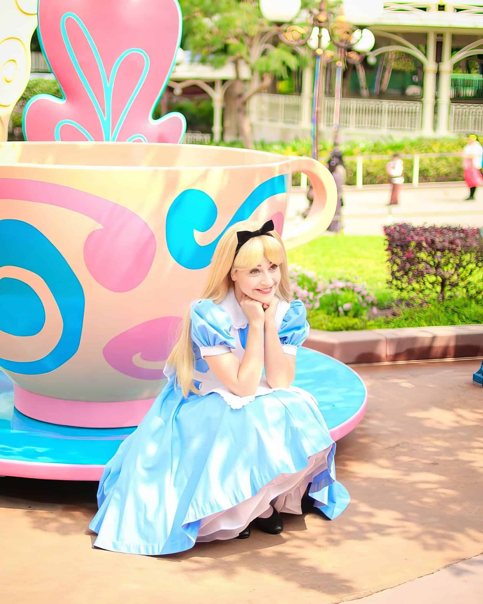 Alice In Wonderland Cosplay: 18+ Photos To Inspire Your Look