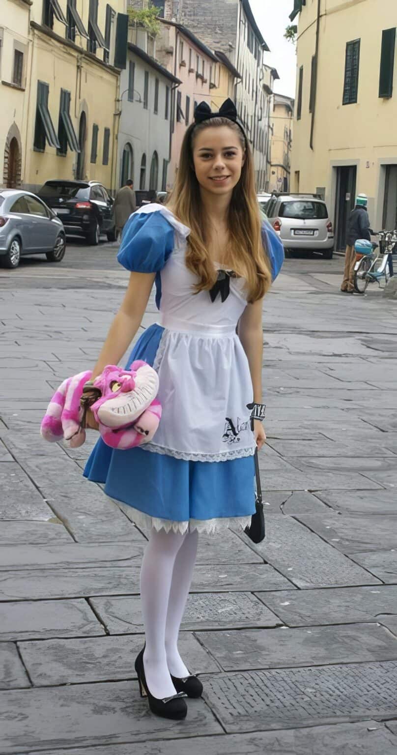 Alice In Wonderland Cosplay: 18+ Photos To Inspire Your Look